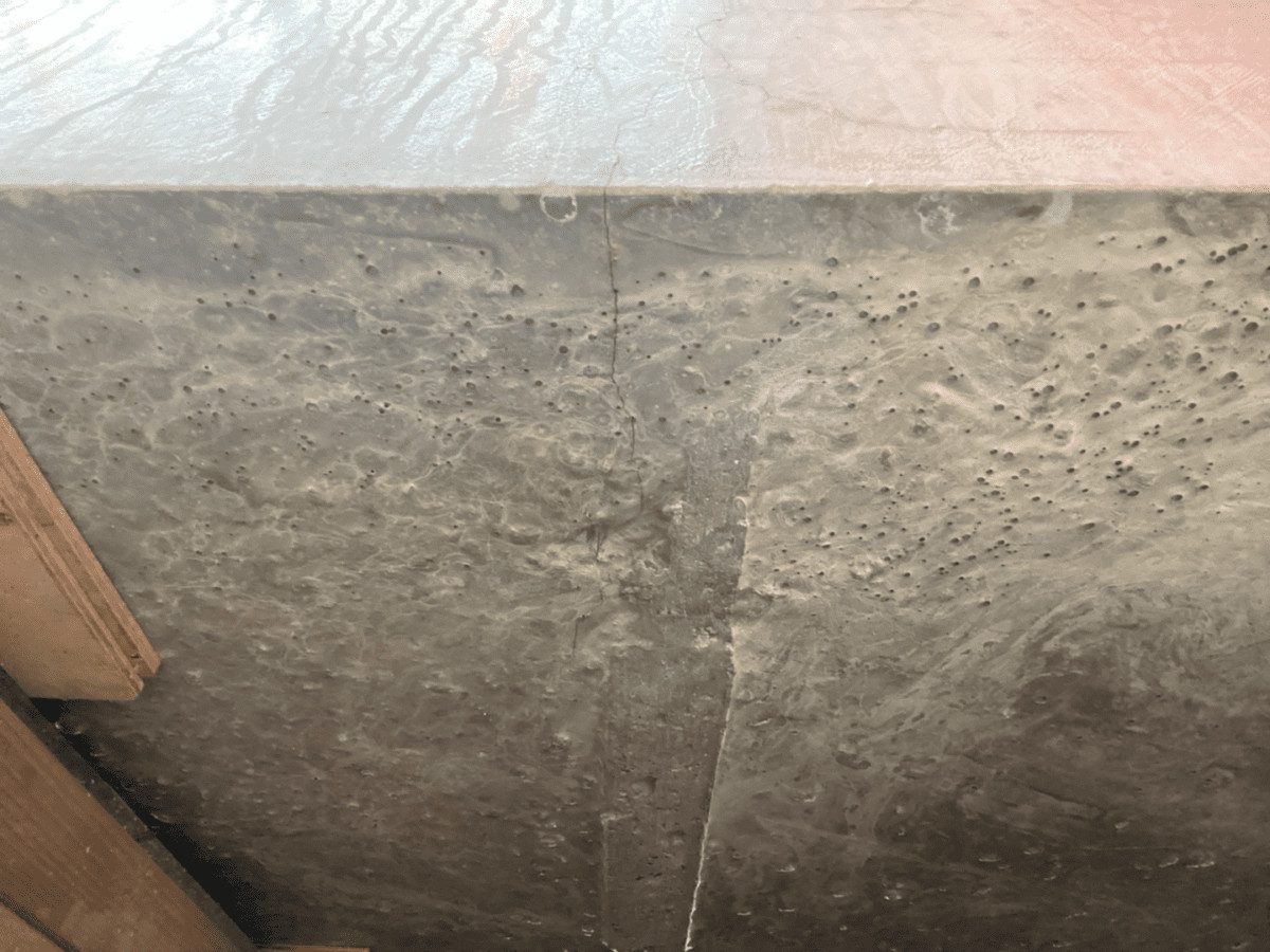 Scheuren in prefab-elementen voor ProRail gerepareerd met vloeibaar ...
